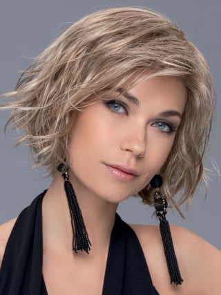 Perruques femme courtes en cheveux naturels ou fibres synthétiques